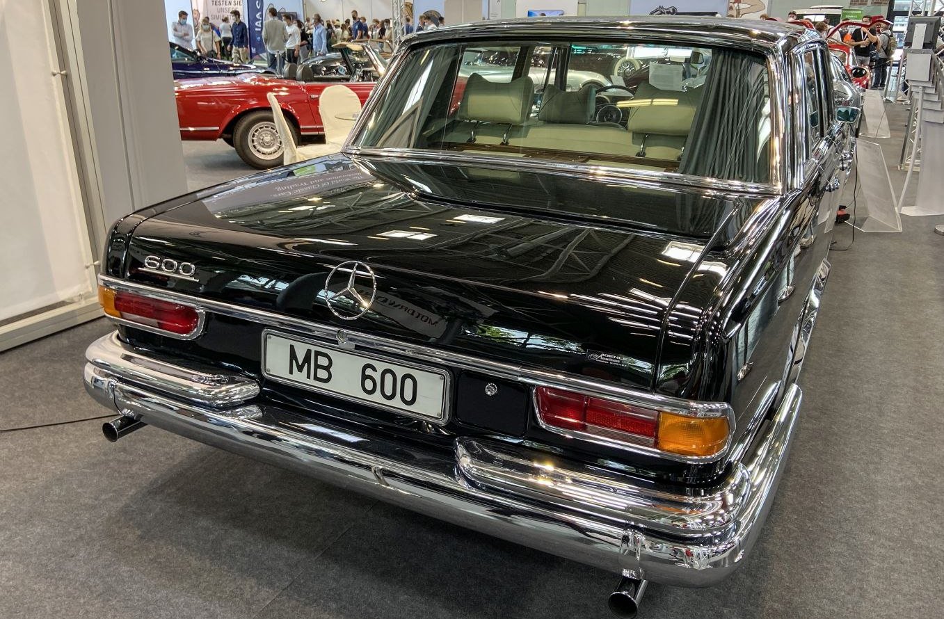Mercedes-Benz W100 technical specifications and fuel economy
